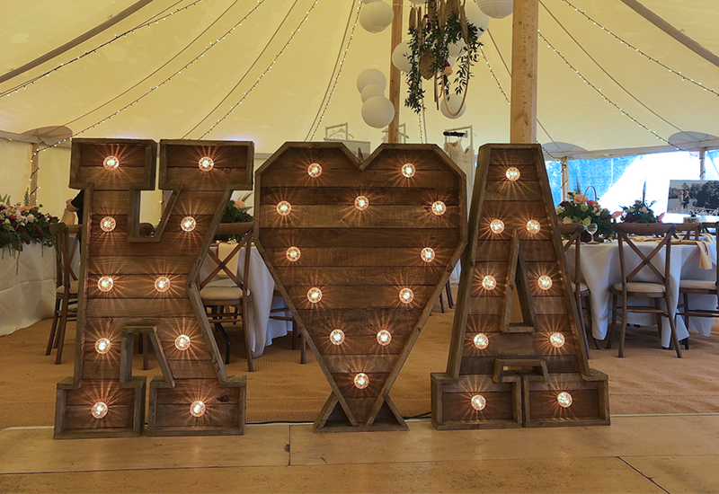 4ft Rustic Light Up Heart - Light Up Love